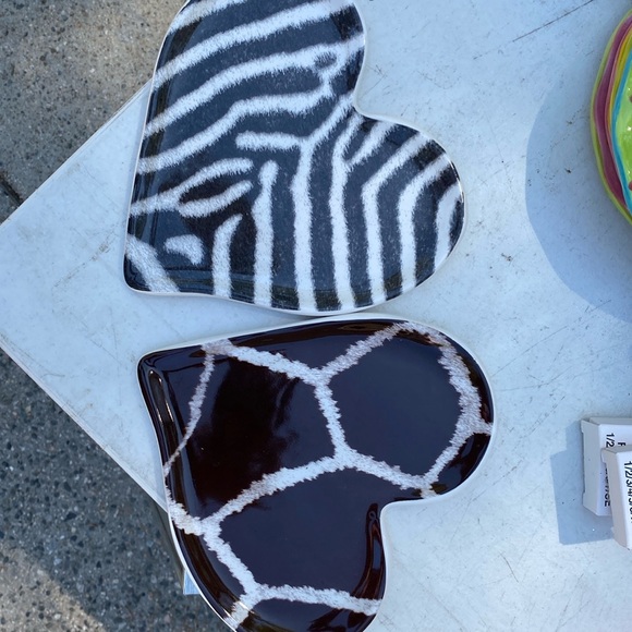 M Studios | Kitchen | Animal Print Heartshaped Plates Set | Poshmark